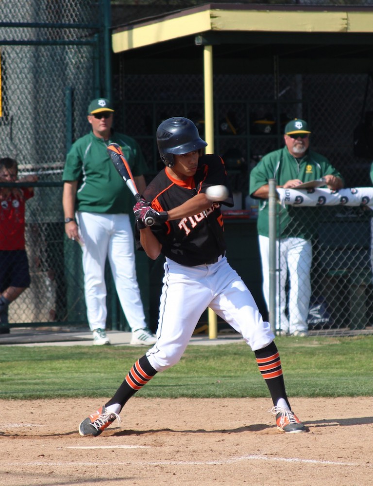 Baseball defeats San Gabriel with last inning comeback